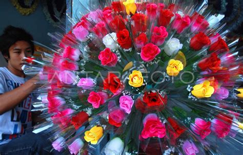 Bunga Kertas Antara Foto