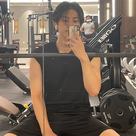 Pin By Pee Jay Paguyo On Hapi In 2024 Handsome Boy Photo Quick