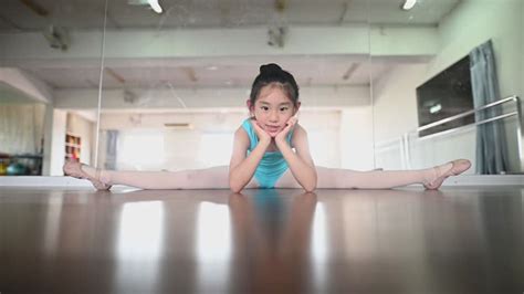 123 Girls Doing The Splits Stock Videos Footage And 4k Video Clips