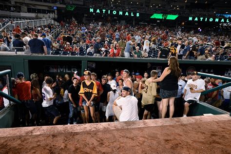 Tiroteo Interrumpe Partido De Beisbol Entre San Diego Y Washington