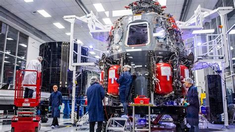 En Pleine Pandémie Le Dragon De Spacex Se Prépare à Faire Voler Des