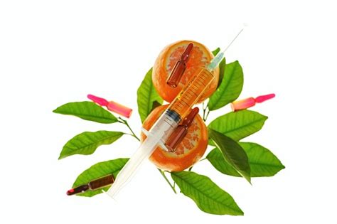 비타민 C 비타민 C 유리 앰플과 귤 과일에 밝은 녹색 잎이 흰색 배경에 고립되어 있습니다바이러스로부터의 면역 방지 아름다움과 건강 개념 감귤에 대한 스톡 사진 및 기타