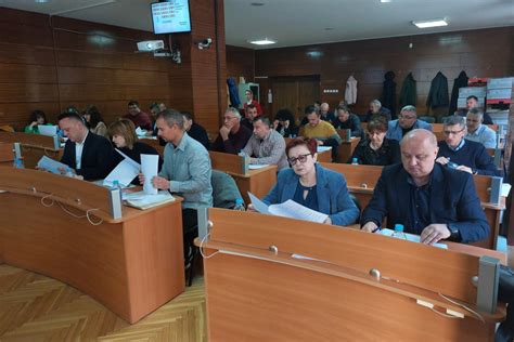 Общинските съветници приеха разчета на община Ямбол за 2023 година — Радио и ТВ 999 новини от