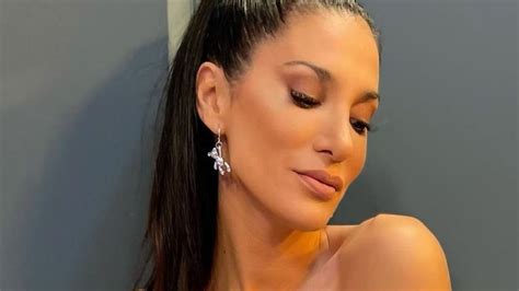 La foto escandalosa de Silvina Escudero en la estética recostada boca abajo y con un hilo dental