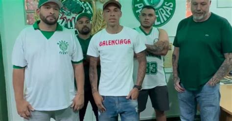 Após gesto obsceno Breno Lopes visita organizada do Palmeiras para se