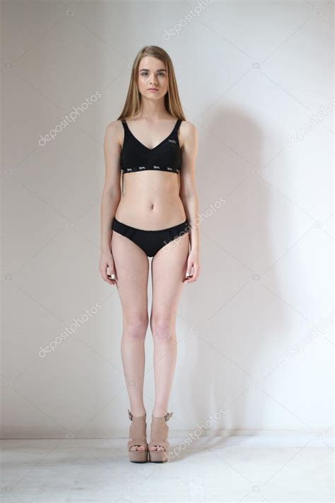 Stehende Nackte M Dchen Wei Er Hintergrund Stockfotografie