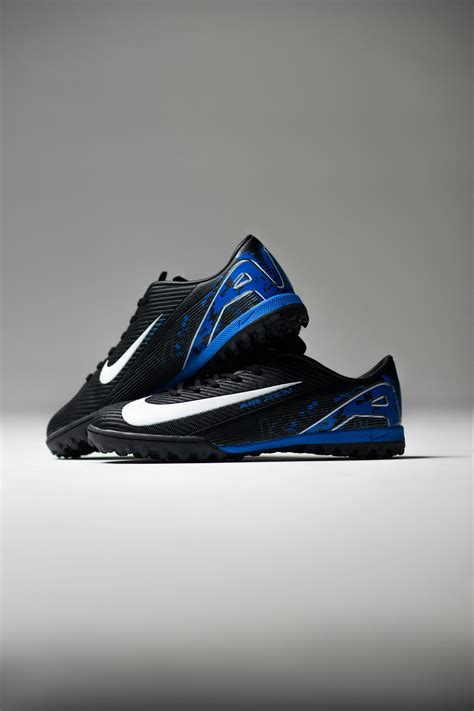 Pair Of Black And Blue Soccer Cleats Photo Free Boots Image On Unsplash