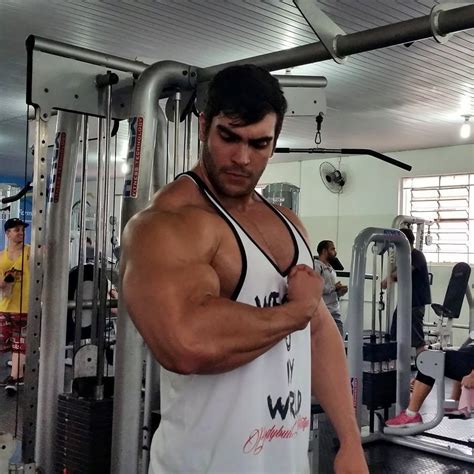 Muscle Lover Brazilian Bodybuilder Felipe Mattos