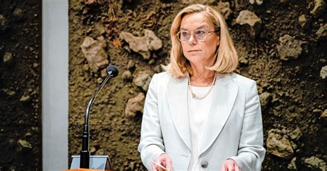 Man Met Fakkel Bij Huis Sigrid Kaag Aangehouden Binnenland Telegraaf Nl