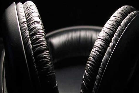 WHY DO I HEAR STATIC IN MY HEADPHONES GUIDE UPDATED