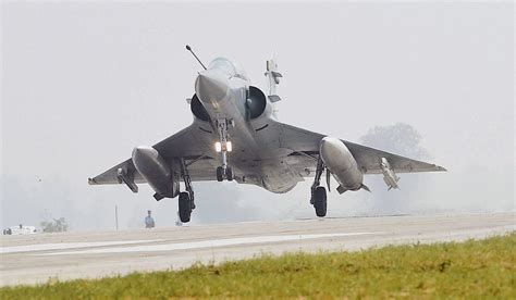 Mirage 2000 Vs F 16 Features And Specifications India News Zee News