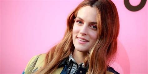 Watch Elvis Presleys Granddaughter Riley Keough In New Netflix Movie Trailer New Netflix