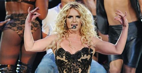 Britney Dança Sensual Para O Namorado
