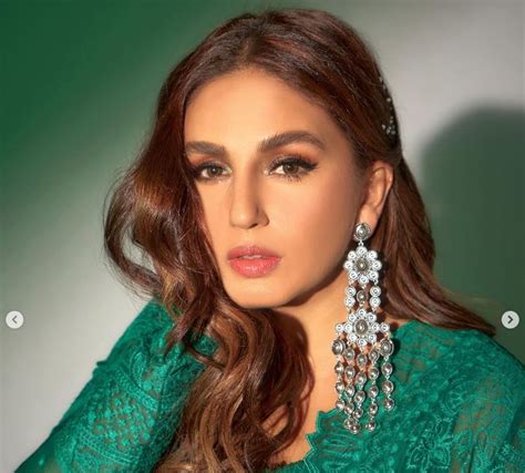 Huma Qureshi Hot Pic हम करश न गरन आउटफट म बखर जलव