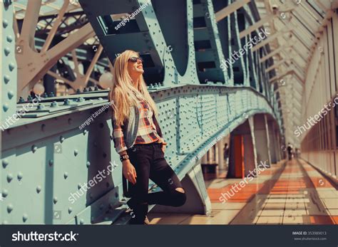 5 343 Imágenes De Fahion Imágenes Fotos Y Vectores De Stock Shutterstock