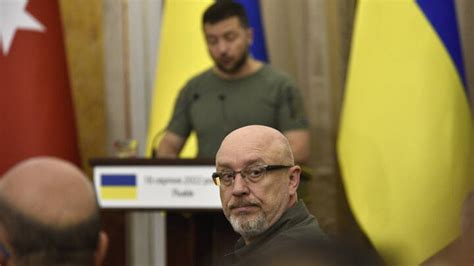 Départ d Oleksii Reznikov les dessous d un remaniement de choc à la