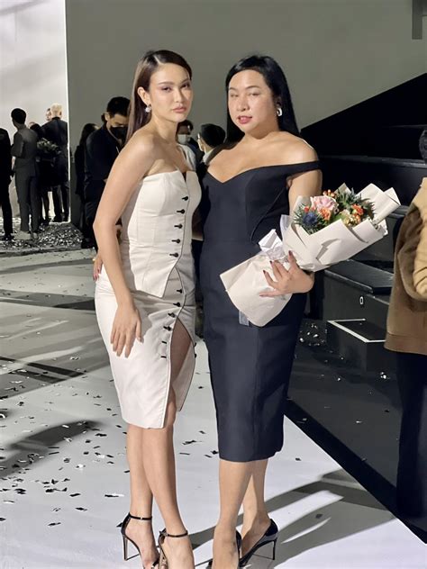 จะลงรูปให้กำลังใจน้องสาว น้องไฮดี้ สไปรท์ไงที่ไหล่กว้าง