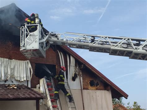 Incendiu violent la o hală de produse parafarmaceutice din Sântion BIHON