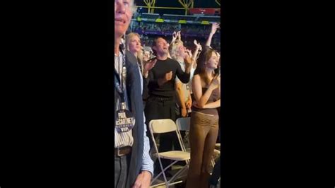 Jude Law Jams To ‘hey Jude At Paul Mccartney Gig Au