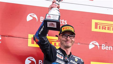 Brad Ray Takes Spectacular Race Two Victory At Oulton Park Eazi Grip And Eazi Guard