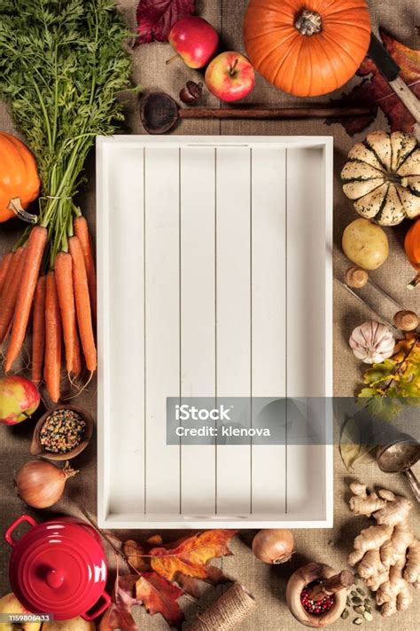 건강 한 음식 요리 배경입니다 소박한 배경에 신선한 정원 당근 호박 양파 사과와 향신료 가을에 대한 스톡 사진 및 기타 이미지 Istock