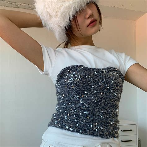 안무트 스팽글 크롭 뷔스티에 슬림핏 튜브탑 겨울 레이어드 연말 파티룩 위시버킷