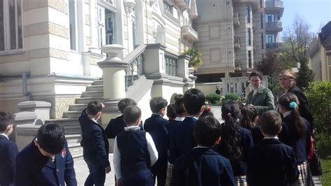 სკოლა ლიცეუმ “ცოდნას” მოსწავლეები ხელოვნების სასახლეს სტუმრობდნენ