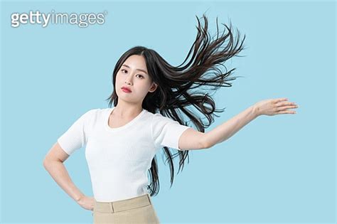 20대 청년 개성 컨셉 감정 얼굴표정 커뮤니케이션컨셉 청년 성인 자신감 이미지 Jv13666341 게티이미지뱅크