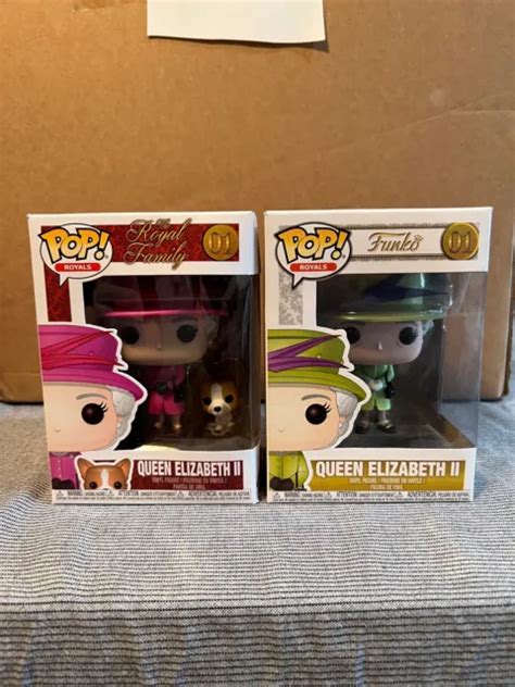 2 Queen Elizabeth Ii Funko Pops Royals England Green Pink 01 Suit
