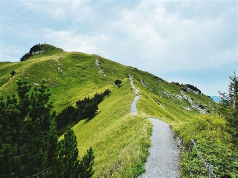 Premium Photo Ridge Trail