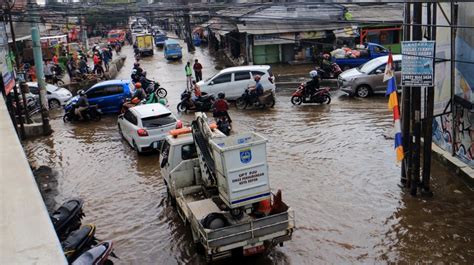 Diguyur Hujan Deras Depok Terendam Banjir