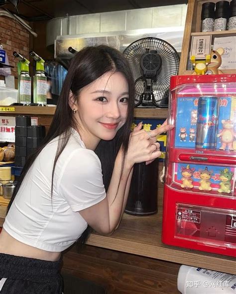 台湾网红李宝猪猪，高颜值御姐风长腿大美女 知乎