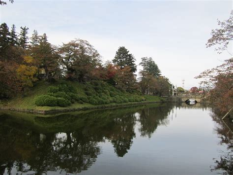 米沢城の写真水堀と舞鶴橋本丸跡東南隅から 絵馬小四郎さん 攻城団