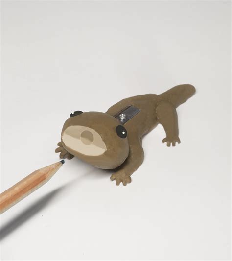 トカゲの鉛筆削りがカワイイ削りカスがゴミじゃない？？ 話題の画像プラス