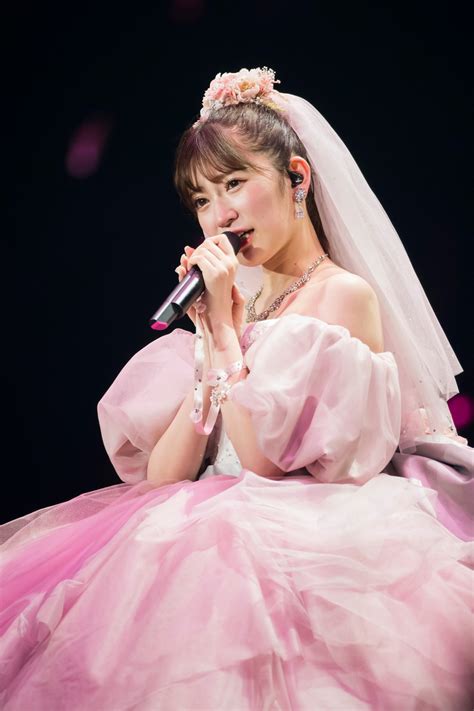 📸 画像：©nmb48 ｜nmb48[ライブレポート]超ロングドレスで華やかに彩った吉田朱里卒コン！「10年間で培ったすべてのものを抱えて、次