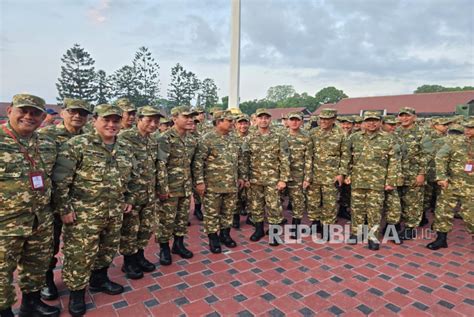 Anggota Kabinet Merah Putih Dilatih Baris Berbaris Pakai Seragam Loreng