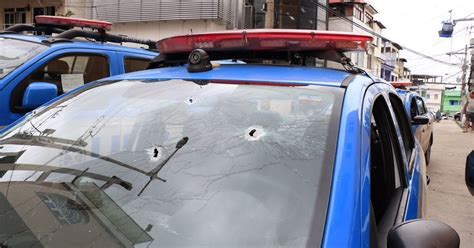 G1 Tiroteio No Alemão Rj Atinge Carro Da Pm E Assusta Moradores