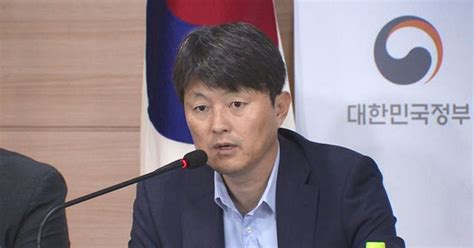 뇌물수수 혐의 유재수 전 부산시 부시장 1심 집행유예 선고