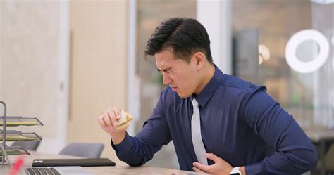 胃食道逆流症とは？｜胸やけ・げっぷの原因と治療法胃食道逆流症とは？｜胸やけ・げっぷの原因と治療法