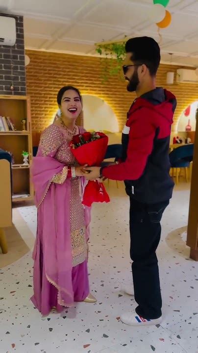 💝🤩 ਲਗਦਾ ਨਿ ਪੈਰ ਸੱਚੀ💝🤩😘 Couple Loves 💝🤩shorts Youtube