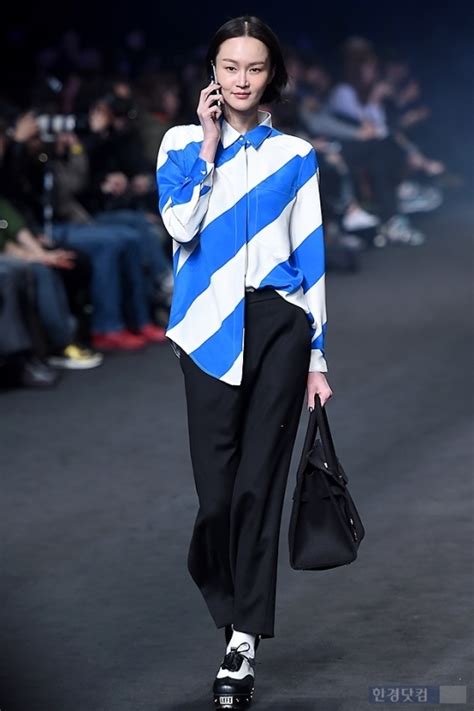 Солонгосын загварын долоо хоног фото