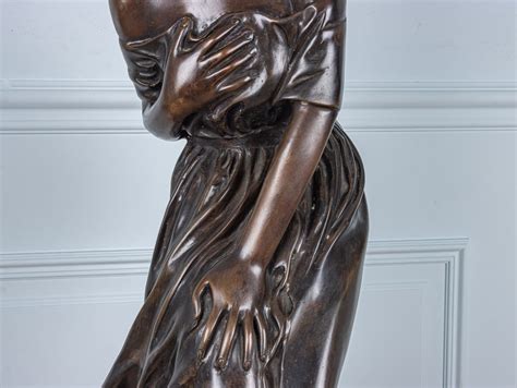 Вінтажна бронзова фігура «Дівчина на вітру Antik Salon