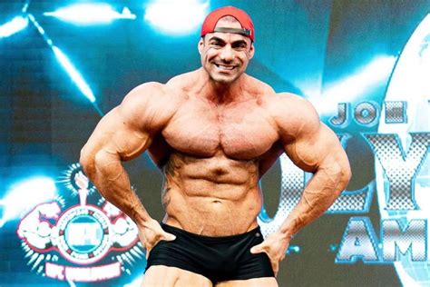 Vídeo Rafael Brandão quebra protocolo no Mr Olympia Brasil e vai