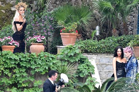 Khlo Kardashian Jokes About Her Love Life After Kourtney S Wedding