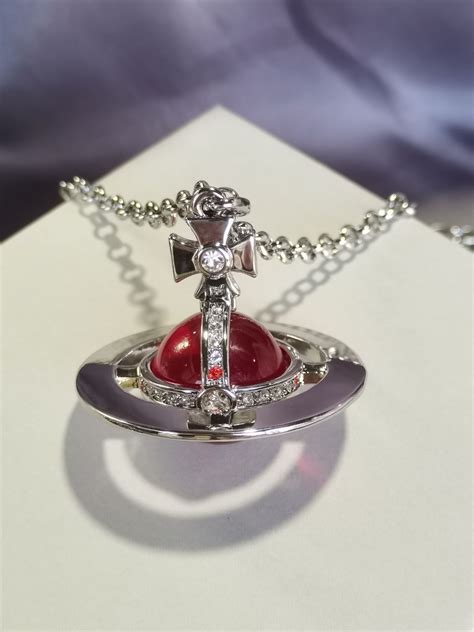 人気 Vivienne Westwood ネックレス ヴィヴィアンウエストウッド スモールオーブネックレス 赤 シルバー メルカリ