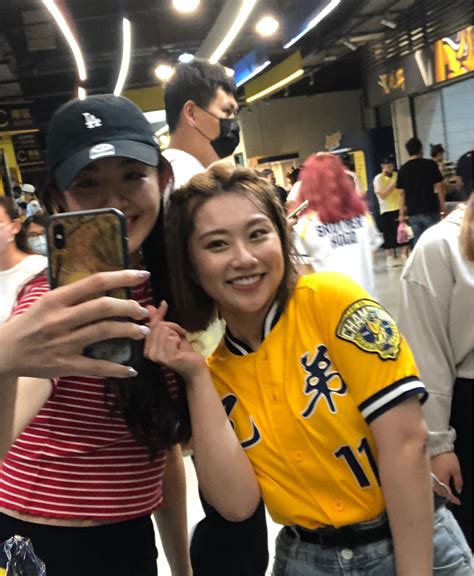 分享 幸運女神是開球嘉賓焦凡凡？ 看板 Baseball 批踢踢實業坊