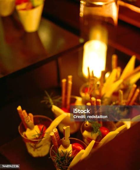 리셉션에서 뷔페 잘 꾸며진 미식가 음식의 구색 연회 서비스 케이터링 및 휴일 개념 0명에 대한 스톡 사진 및 기타 이미지 0명 개체 그룹 결혼식 Istock