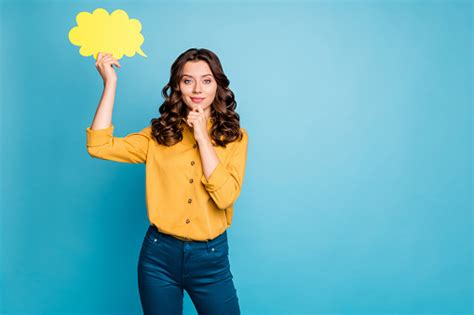 Potret Dia Cantik Cantik Ceria Ceria Gadis Berambut Bergelombang