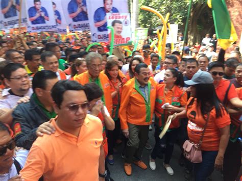 Abs Cbn News On Twitter Mayor Erap Estrada Marching Towards Comelec With Vice Mayoral