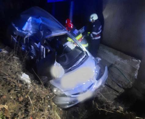 Accident cumplit în Drăgăşani Doi tineri de 23 şi 17 ani şi au pierdut
